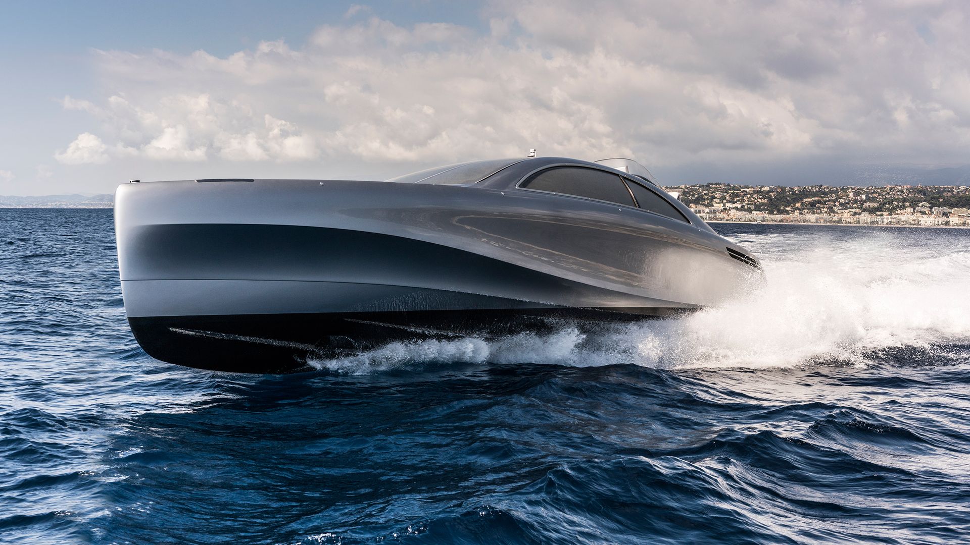 Arrow 460-GT: On board the Mercedes-Benz styled speedboat